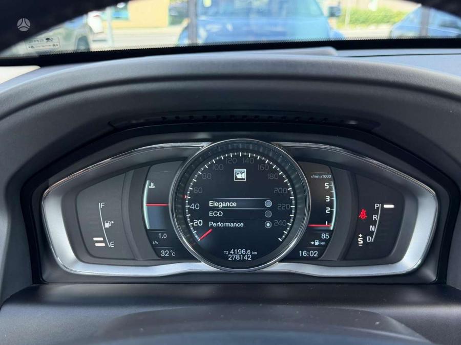 Melns Volvo XC60 2014 Utena, ar dzinēja tilpumu 2.40 L un nobraukumu 278 tūkst. km par 13750 €, foto 27 vietnē AUTOMOTO.COM.LV