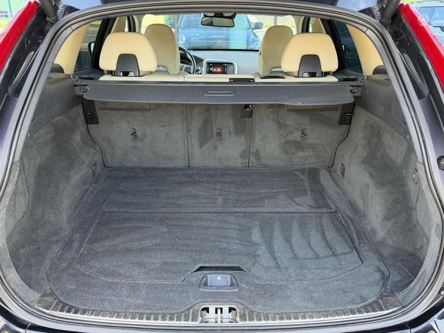 Melns Volvo XC60 2014 Utena, ar dzinēja tilpumu 2.40 L un nobraukumu 278 tūkst. km par 13750 €, foto 40 vietnē AUTOMOTO.COM.LV