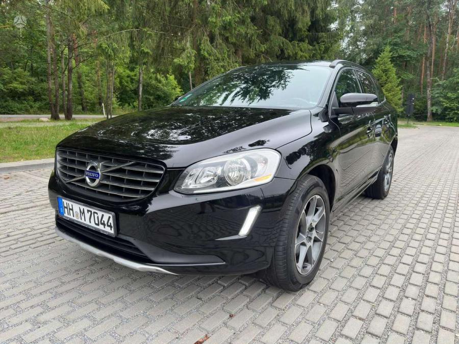 Black Volvo XC60 2014 in Vilnius, with an engine capacity of 1.98 L and mileage of 295 thousand km for 9999 €, photo 4 on AUTOMOTO.COM.LV