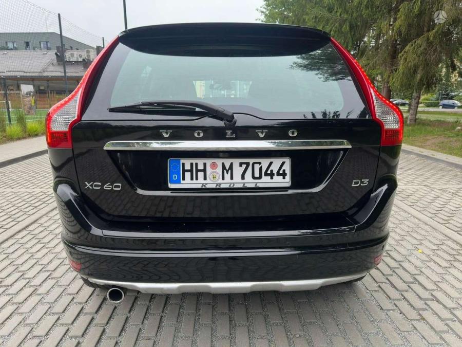 Black Volvo XC60 2014 in Vilnius, with an engine capacity of 1.98 L and mileage of 295 thousand km for 9999 €, photo 8 on AUTOMOTO.COM.LV