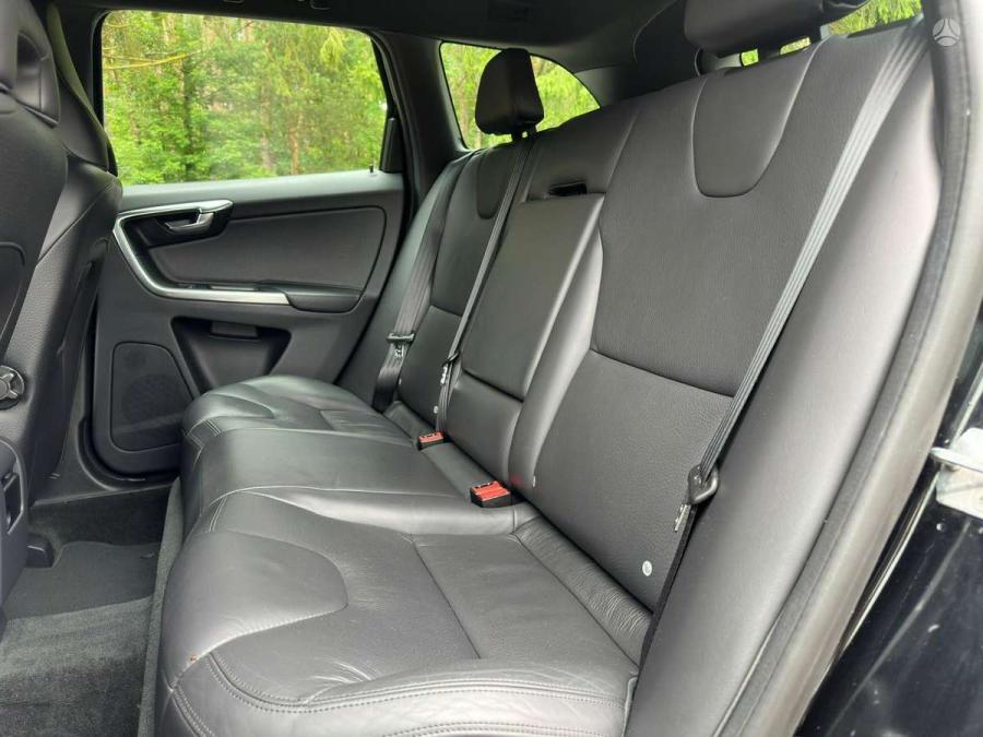 Black Volvo XC60 2014 in Vilnius, with an engine capacity of 1.98 L and mileage of 295 thousand km for 9999 €, photo 23 on AUTOMOTO.COM.LV