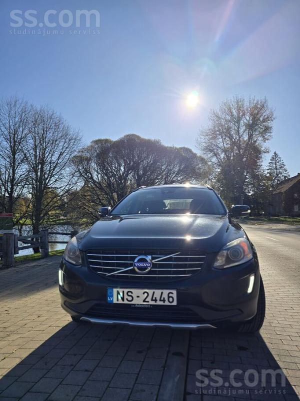 Black Volvo XC60 2014 in Riga, with an engine capacity of 2.40 L and mileage of 376 thousand km for 9000 €, photo 1 on AUTOMOTO.COM.LV