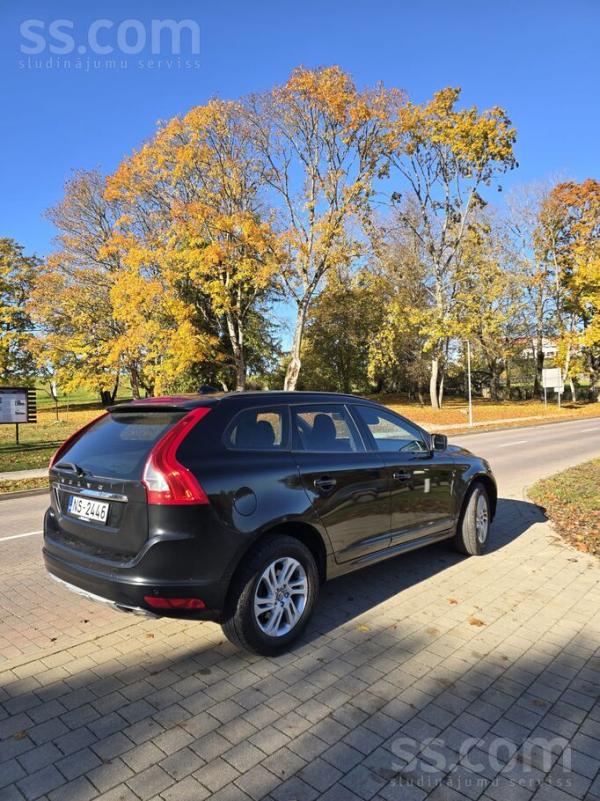 Black Volvo XC60 2014 in Riga, with an engine capacity of 2.40 L and mileage of 376 thousand km for 9000 €, photo 3 on AUTOMOTO.COM.LV