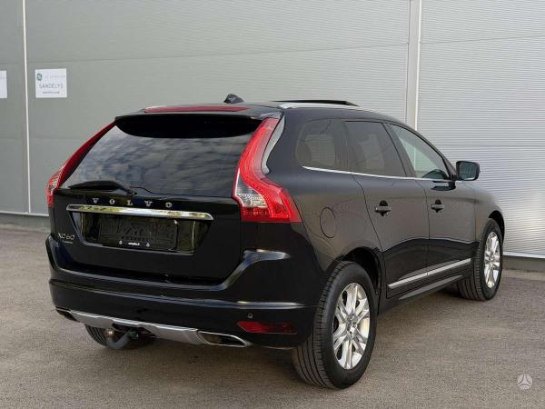 Black Volvo XC60 2014 in Utena, with an engine capacity of 2.40 L and mileage of 278 thousand km for 13750 €, photo 8 on AUTOMOTO.COM.LV