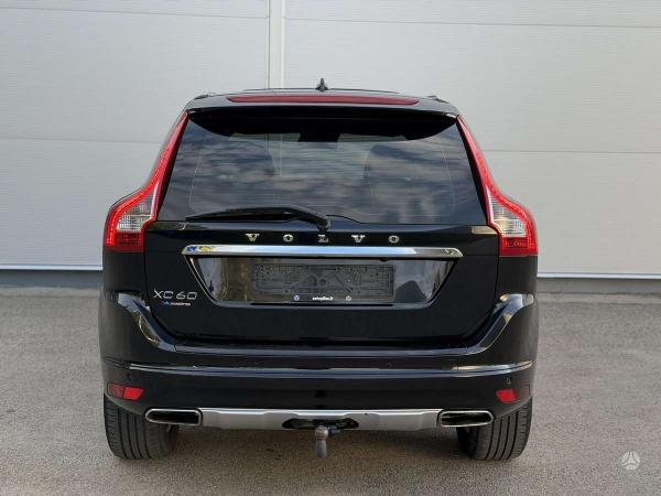 Black Volvo XC60 2014 in Utena, with an engine capacity of 2.40 L and mileage of 278 thousand km for 13750 €, photo 10 on AUTOMOTO.COM.LV