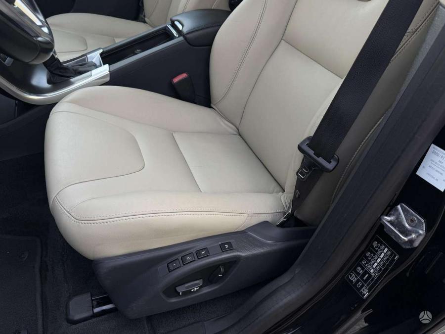 Melns Volvo XC60 2014 Utena, ar dzinēja tilpumu 2.40 L un nobraukumu 278 tūkst. km par 13750 €, foto 15 vietnē AUTOMOTO.COM.LV