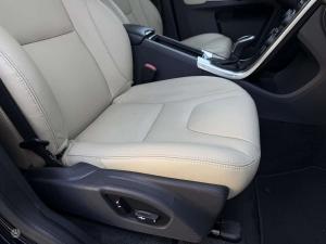 Melns Volvo XC60 2014 Utena, ar dzinēja tilpumu 2.40 L un nobraukumu 278 tūkst. km par 13750 €, foto 17 vietnē AUTOMOTO.COM.LV