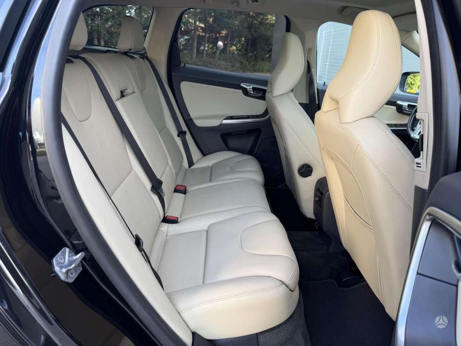 Melns Volvo XC60 2014 Utena, ar dzinēja tilpumu 2.40 L un nobraukumu 278 tūkst. km par 13750 €, foto 18 vietnē AUTOMOTO.COM.LV