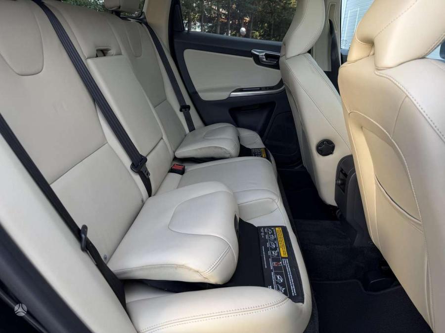 Melns Volvo XC60 2014 Utena, ar dzinēja tilpumu 2.40 L un nobraukumu 278 tūkst. km par 13750 €, foto 20 vietnē AUTOMOTO.COM.LV
