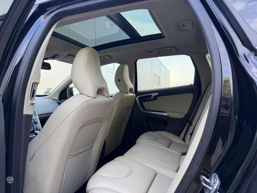 Melns Volvo XC60 2014 Utena, ar dzinēja tilpumu 2.40 L un nobraukumu 278 tūkst. km par 13750 €, foto 22 vietnē AUTOMOTO.COM.LV