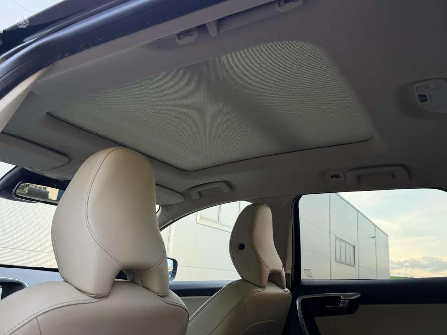 Melns Volvo XC60 2014 Utena, ar dzinēja tilpumu 2.40 L un nobraukumu 278 tūkst. km par 13750 €, foto 23 vietnē AUTOMOTO.COM.LV