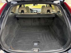 Melns Volvo XC60 2014 Utena, ar dzinēja tilpumu 2.40 L un nobraukumu 278 tūkst. km par 13750 €, foto 38 vietnē AUTOMOTO.COM.LV