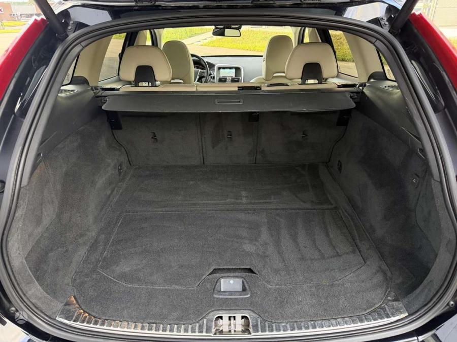Melns Volvo XC60 2014 Utena, ar dzinēja tilpumu 2.40 L un nobraukumu 278 tūkst. km par 13750 €, foto 38 vietnē AUTOMOTO.COM.LV