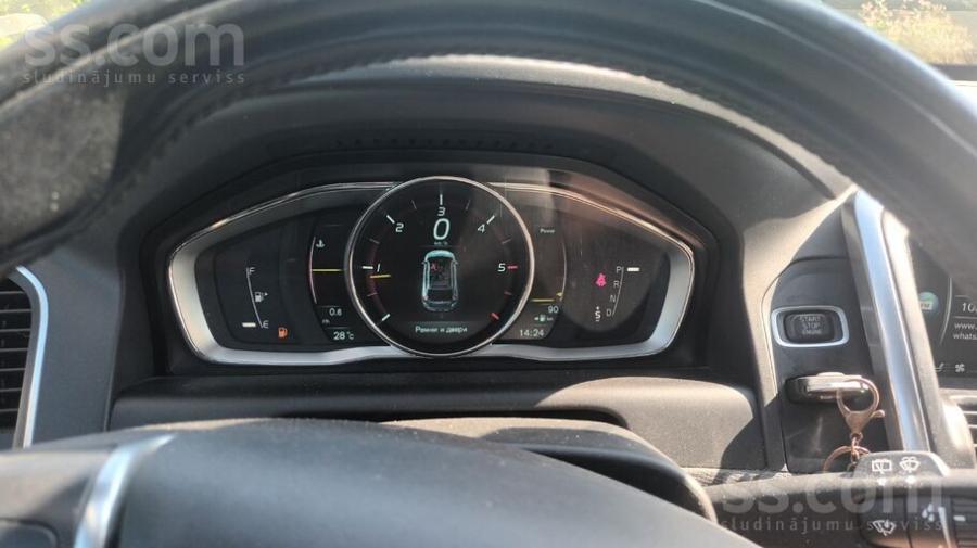 Black Volvo XC60 2014 in Riga, with an engine capacity of 2.00 L and mileage of 226 thousand km for 8000 €, photo 4 on AUTOMOTO.COM.LV