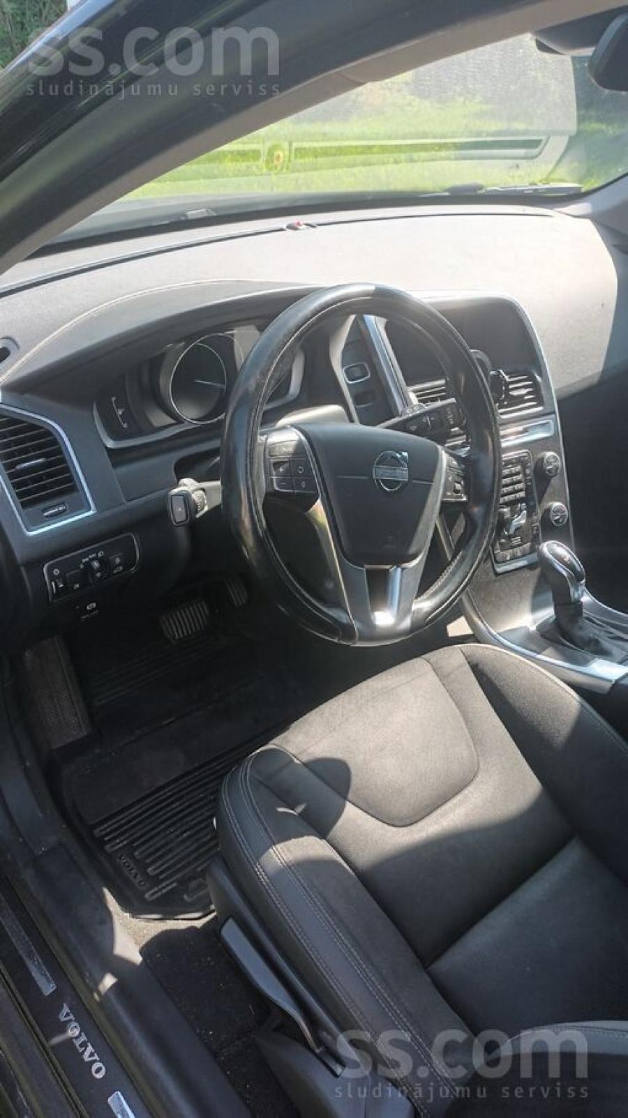 Black Volvo XC60 2014 in Riga, with an engine capacity of 2.00 L and mileage of 226 thousand km for 8000 €, photo 5 on AUTOMOTO.COM.LV