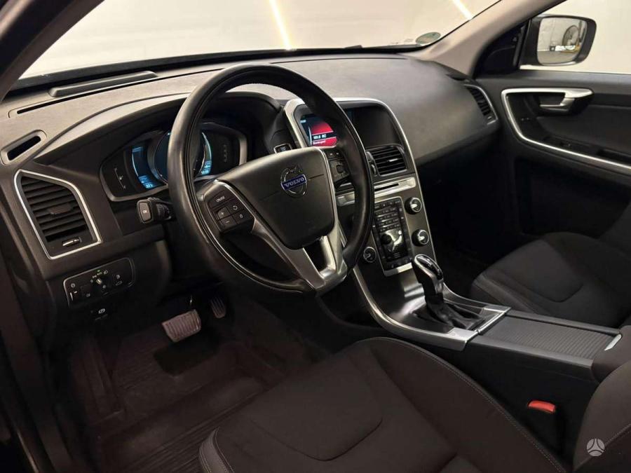 Black Volvo XC60 2014 in Marijampole, with an engine capacity of 1.97 L and mileage of 143 thousand km for 12650 €, photo 3 on AUTOMOTO.COM.LV