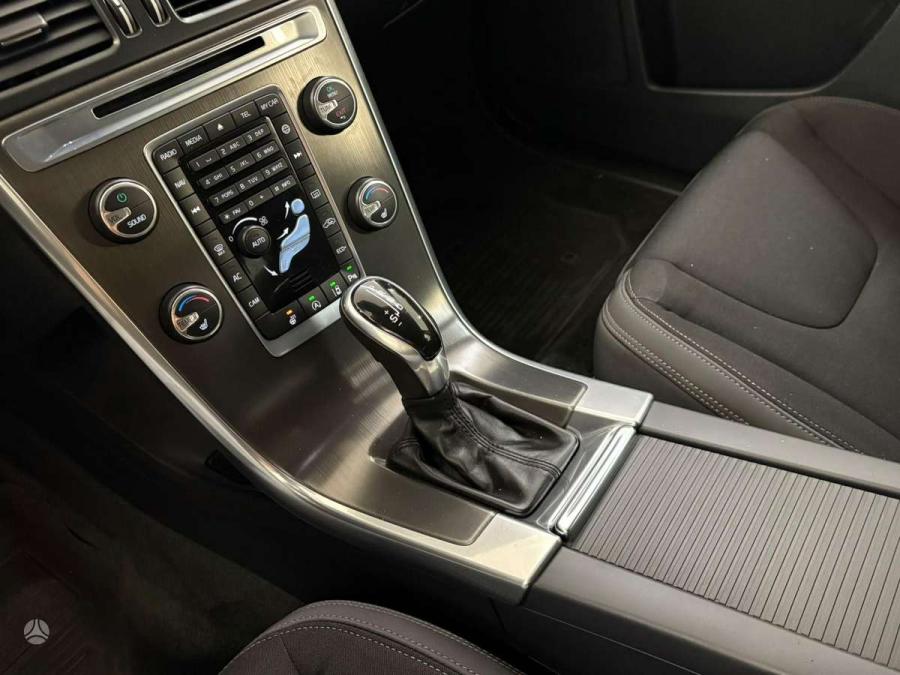 Black Volvo XC60 2014 in Marijampole, with an engine capacity of 1.97 L and mileage of 143 thousand km for 12650 €, photo 16 on AUTOMOTO.COM.LV