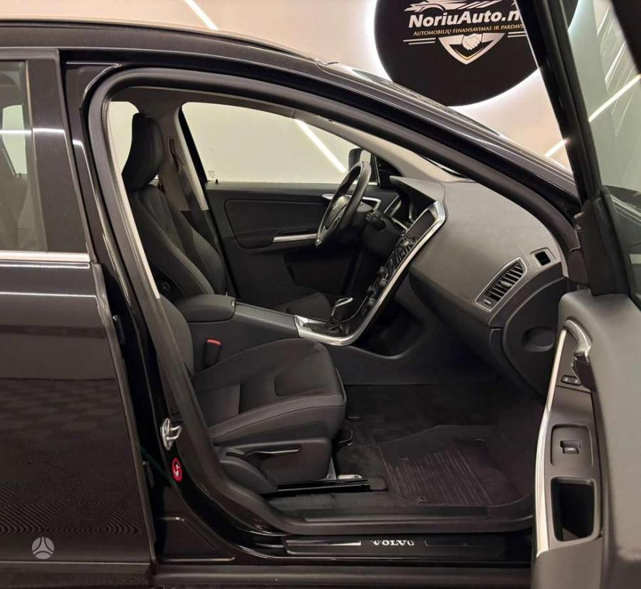 Black Volvo XC60 2014 in Marijampole, with an engine capacity of 1.97 L and mileage of 143 thousand km for 12650 €, photo 17 on AUTOMOTO.COM.LV