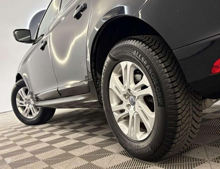 Black Volvo XC60 2014 in Marijampole, with an engine capacity of 1.97 L and mileage of 143 thousand km for 12650 €, photo 24 on AUTOMOTO.COM.LV