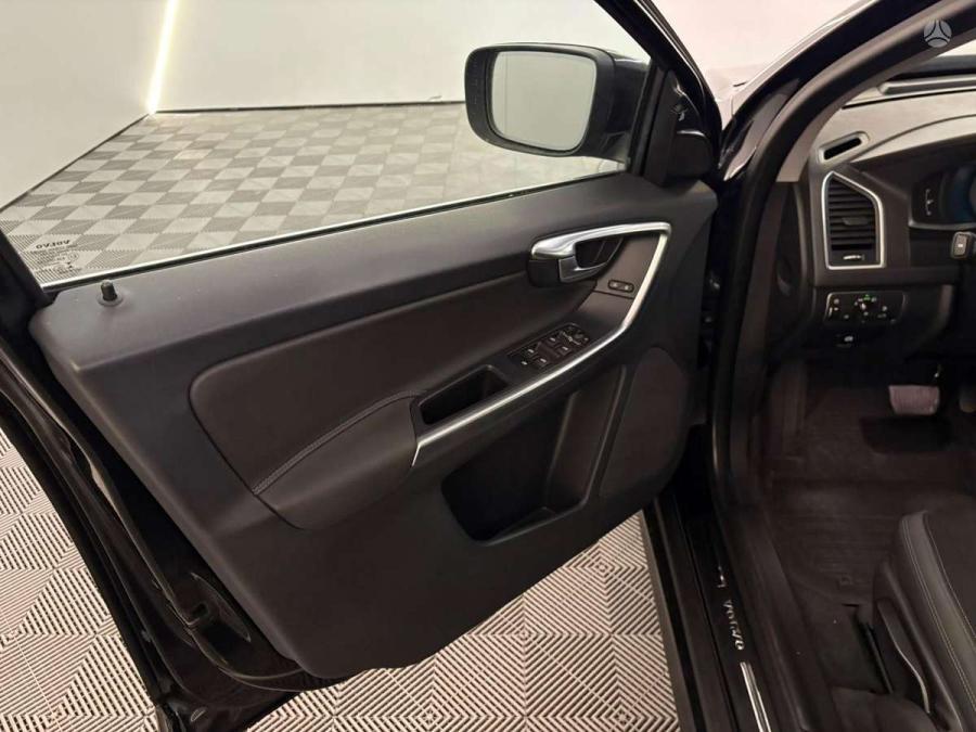 Black Volvo XC60 2014 in Marijampole, with an engine capacity of 1.97 L and mileage of 143 thousand km for 12650 €, photo 27 on AUTOMOTO.COM.LV