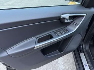Melns Volvo XC60 2014 Viļņa, ar dzinēja tilpumu 2.40 L un nobraukumu 175 tūkst. km par 14950 €, foto 12 vietnē AUTOMOTO.COM.LV