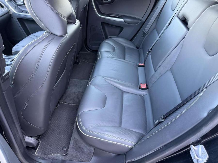 Melns Volvo XC60 2014 Viļņa, ar dzinēja tilpumu 2.40 L un nobraukumu 175 tūkst. km par 14950 €, foto 16 vietnē AUTOMOTO.COM.LV
