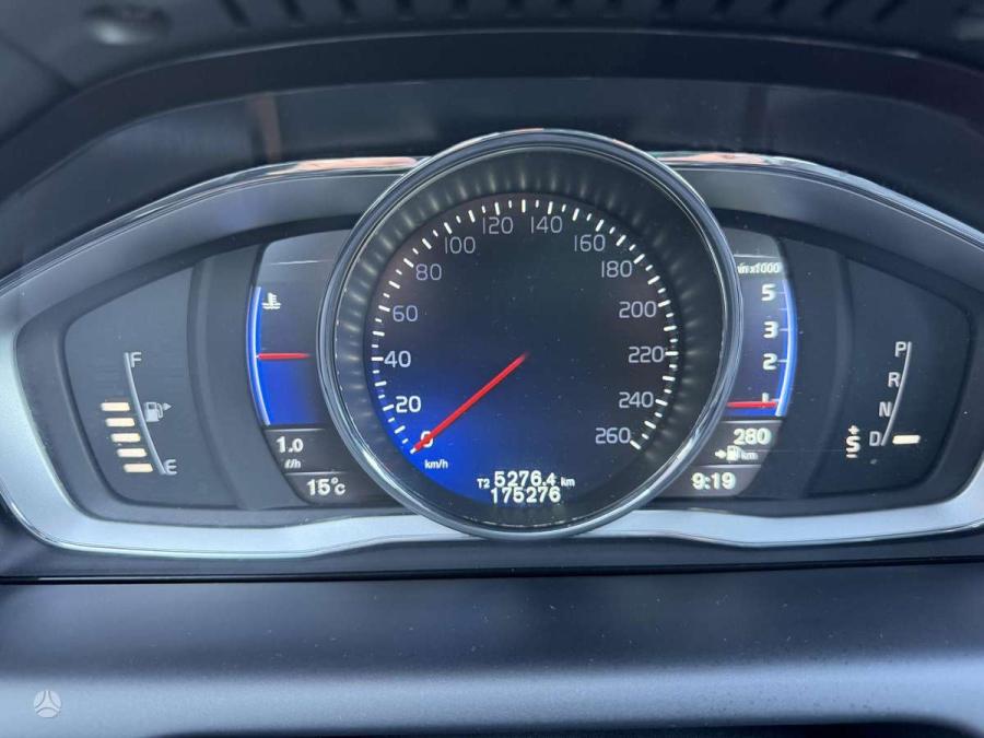 Melns Volvo XC60 2014 Viļņa, ar dzinēja tilpumu 2.40 L un nobraukumu 175 tūkst. km par 14950 €, foto 25 vietnē AUTOMOTO.COM.LV