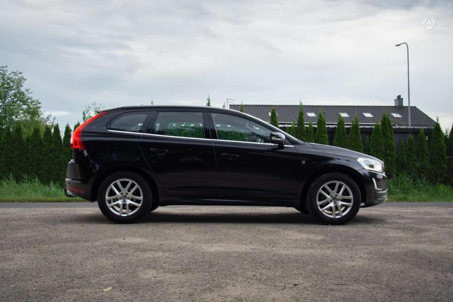 Melns Volvo XC60 2014 Elektrėnai, ar dzinēja tilpumu 2.40 L un nobraukumu 285 tūkst. km par 11950 €, foto 3 vietnē AUTOMOTO.COM.LV