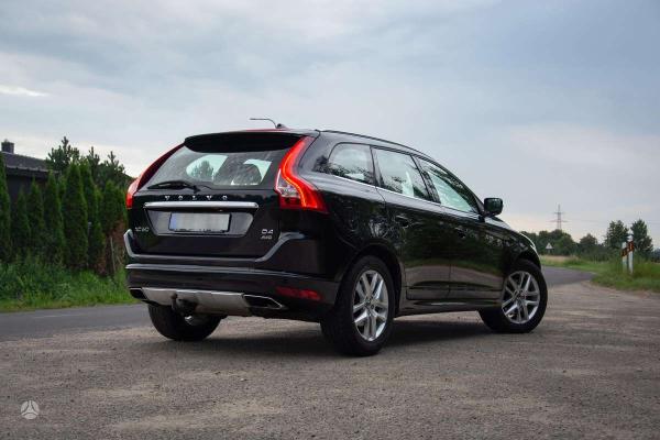 Black Volvo XC60 2014 in Elektrenai, with an engine capacity of 2.40 L and mileage of 285 thousand km for 11950 €, photo 3 on AUTOMOTO.COM.LV