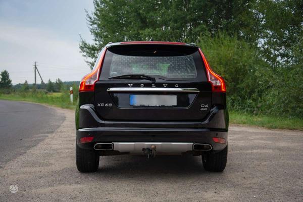 Black Volvo XC60 2014 in Elektrenai, with an engine capacity of 2.40 L and mileage of 285 thousand km for 11950 €, photo 4 on AUTOMOTO.COM.LV