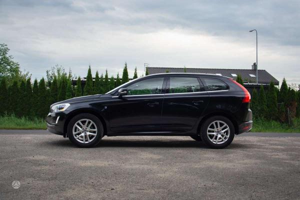 Black Volvo XC60 2014 in Elektrenai, with an engine capacity of 2.40 L and mileage of 285 thousand km for 11950 €, photo 6 on AUTOMOTO.COM.LV