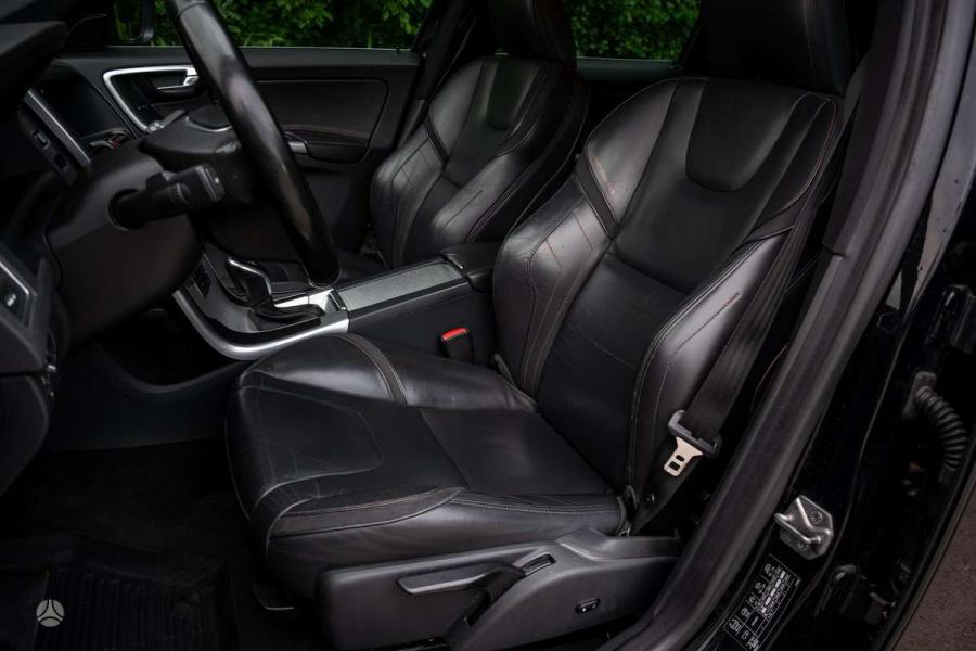 Melns Volvo XC60 2014 Elektrėnai, ar dzinēja tilpumu 2.40 L un nobraukumu 285 tūkst. km par 11950 €, foto 15 vietnē AUTOMOTO.COM.LV