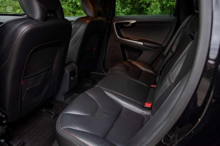 Melns Volvo XC60 2014 Elektrėnai, ar dzinēja tilpumu 2.40 L un nobraukumu 285 tūkst. km par 11950 €, foto 16 vietnē AUTOMOTO.COM.LV