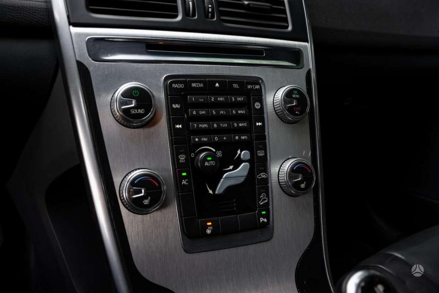 Melns Volvo XC60 2014 Elektrėnai, ar dzinēja tilpumu 2.40 L un nobraukumu 285 tūkst. km par 11950 €, foto 18 vietnē AUTOMOTO.COM.LV