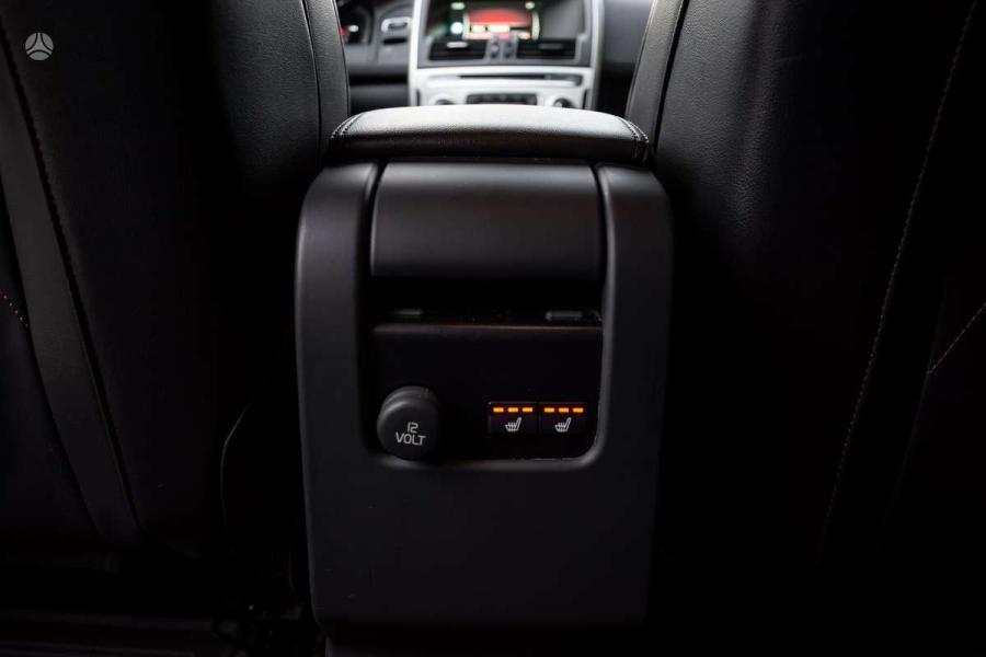 Melns Volvo XC60 2014 Elektrėnai, ar dzinēja tilpumu 2.40 L un nobraukumu 285 tūkst. km par 11950 €, foto 21 vietnē AUTOMOTO.COM.LV