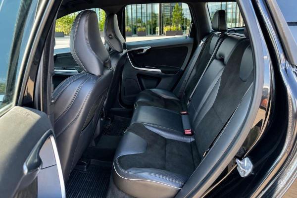 Melns Volvo XC60 2014 Viļņa, ar dzinēja tilpumu 2.00 L un nobraukumu 177 tūkst. km par 10650 €, foto 7 vietnē AUTOMOTO.COM.LV