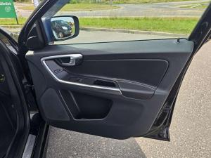 Melns Volvo XC60 2014 Ukmergė, ar dzinēja tilpumu 1.98 L un nobraukumu 303 tūkst. km par 9750 €, foto 19 vietnē AUTOMOTO.COM.LV