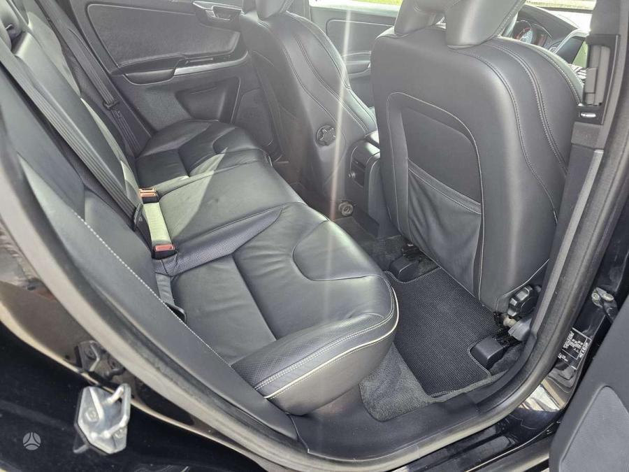 Melns Volvo XC60 2014 Ukmergė, ar dzinēja tilpumu 1.98 L un nobraukumu 303 tūkst. km par 9750 €, foto 20 vietnē AUTOMOTO.COM.LV