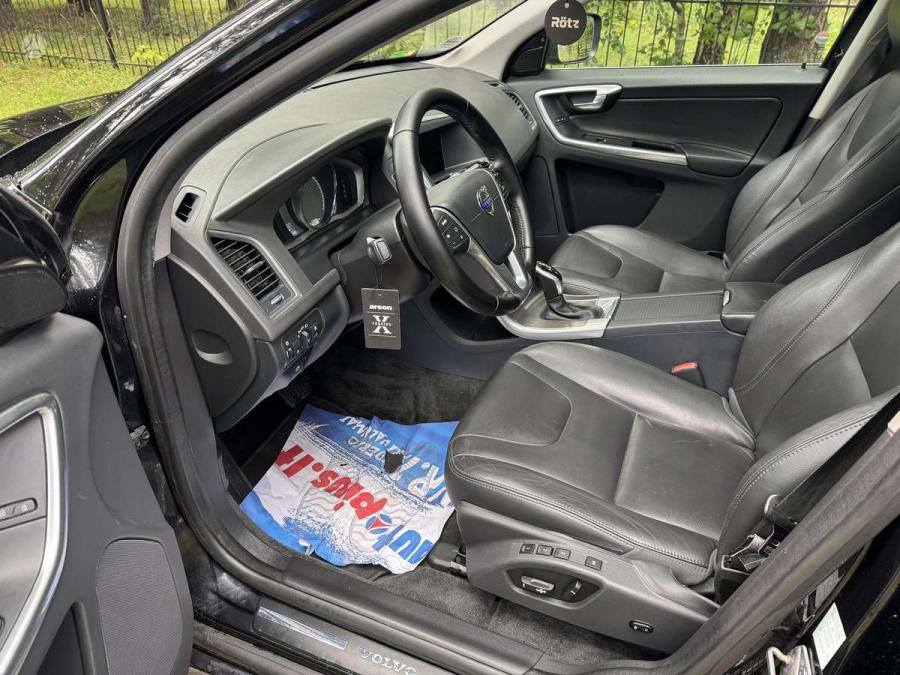 Melns Volvo XC60 2014 Viļņa, ar dzinēja tilpumu 2.40 L un nobraukumu 292 tūkst. km par 13800 €, foto 13 vietnē AUTOMOTO.COM.LV