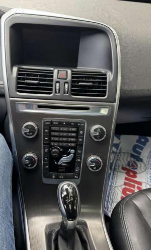 Melns Volvo XC60 2014 Viļņa, ar dzinēja tilpumu 2.40 L un nobraukumu 292 tūkst. km par 13800 €, foto 19 vietnē AUTOMOTO.COM.LV