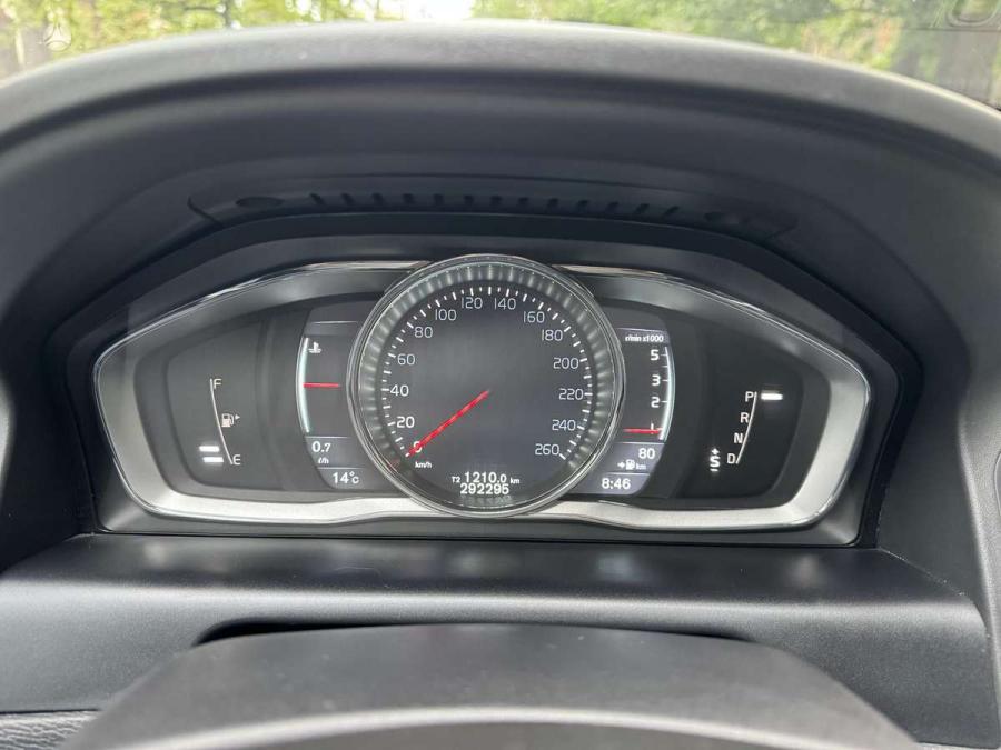 Melns Volvo XC60 2014 Viļņa, ar dzinēja tilpumu 2.40 L un nobraukumu 292 tūkst. km par 13800 €, foto 23 vietnē AUTOMOTO.COM.LV
