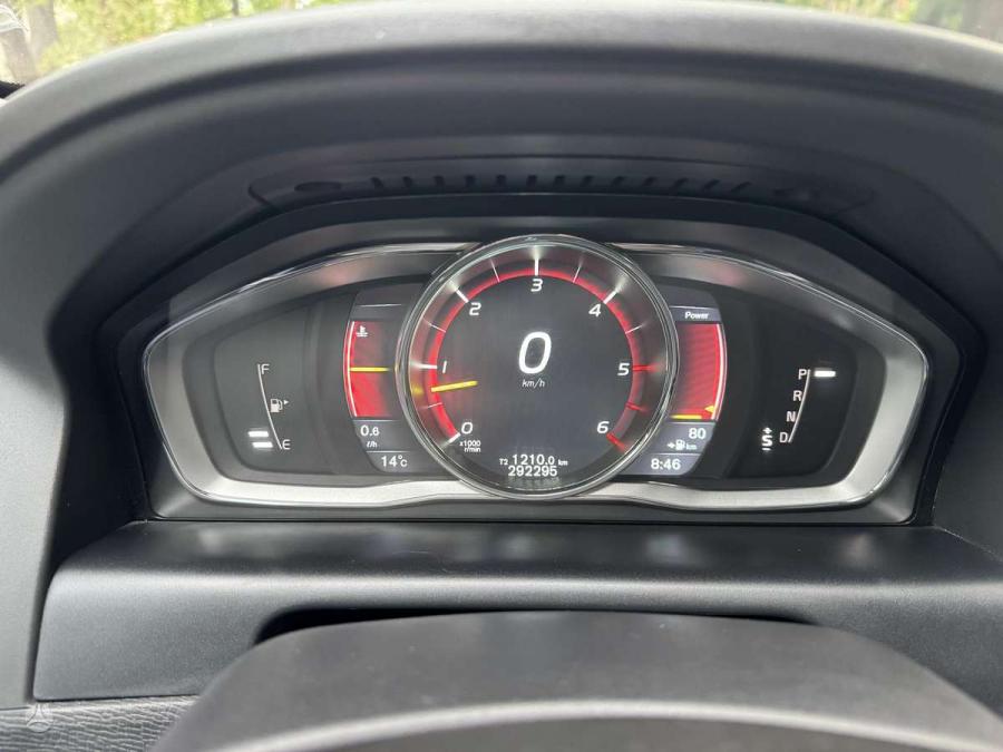 Melns Volvo XC60 2014 Viļņa, ar dzinēja tilpumu 2.40 L un nobraukumu 292 tūkst. km par 13800 €, foto 24 vietnē AUTOMOTO.COM.LV