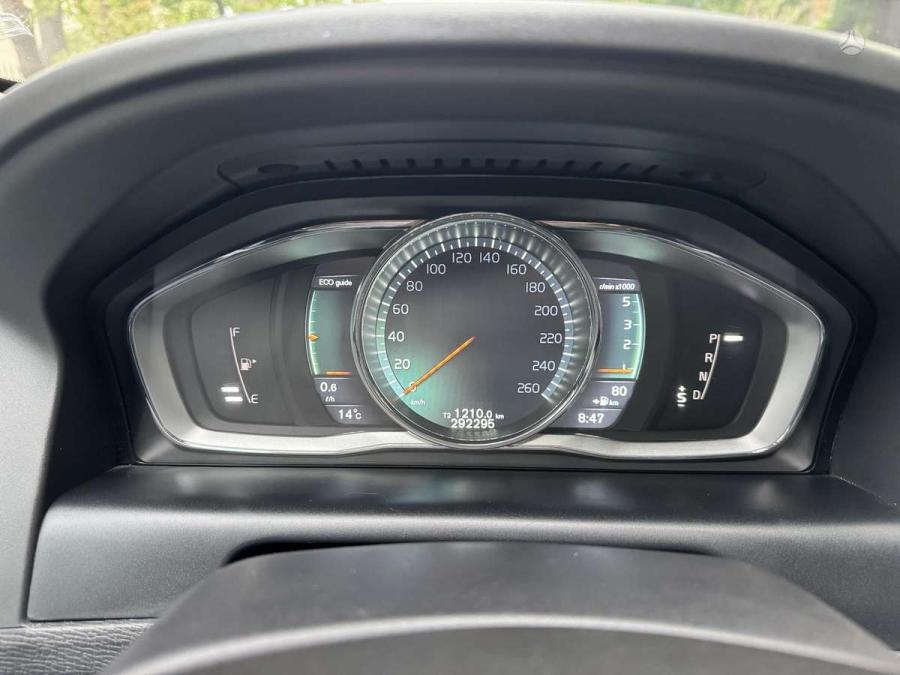 Melns Volvo XC60 2014 Viļņa, ar dzinēja tilpumu 2.40 L un nobraukumu 292 tūkst. km par 13800 €, foto 25 vietnē AUTOMOTO.COM.LV