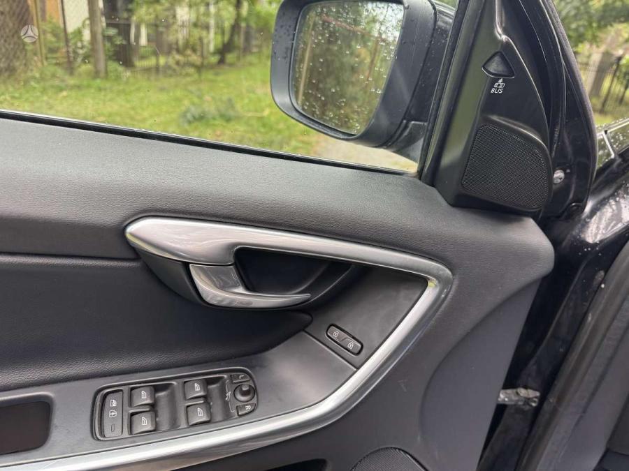 Melns Volvo XC60 2014 Viļņa, ar dzinēja tilpumu 2.40 L un nobraukumu 292 tūkst. km par 13800 €, foto 29 vietnē AUTOMOTO.COM.LV