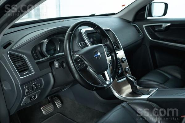Black Volvo XC60 2014 in Riga, with an engine capacity of 2.40 L and mileage of 269 thousand km for 12500 €, photo 4 on AUTOMOTO.COM.LV