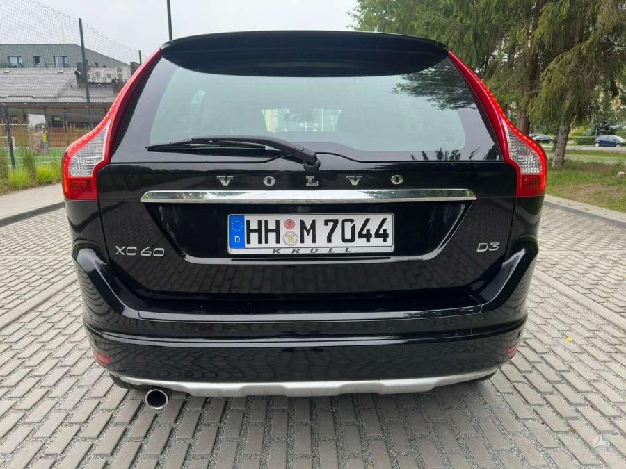 Black Volvo XC60 2014 in Vilnius, with an engine capacity of 1.98 L and mileage of 295 thousand km for 10100 €, photo 8 on AUTOMOTO.COM.LV