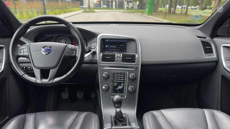 Black Volvo XC60 2014 in Vilnius, with an engine capacity of 1.98 L and mileage of 295 thousand km for 10100 €, photo 15 on AUTOMOTO.COM.LV