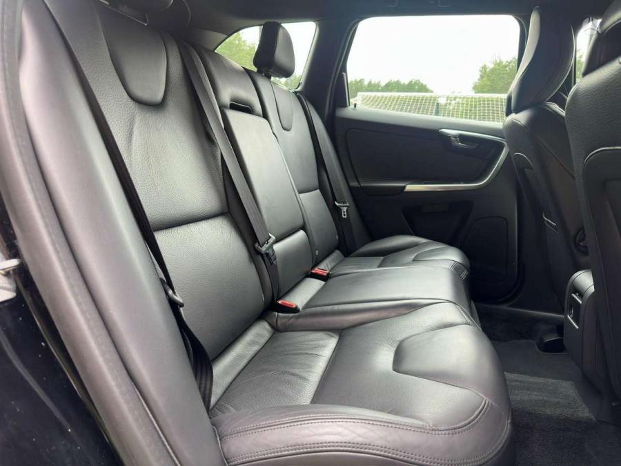 Black Volvo XC60 2014 in Vilnius, with an engine capacity of 1.98 L and mileage of 295 thousand km for 10100 €, photo 23 on AUTOMOTO.COM.LV
