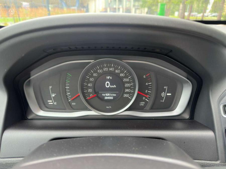 Melns Volvo XC60 2014 Viļņa, ar dzinēja tilpumu 1.98 L un nobraukumu 295 tūkst. km par 10050 €, foto 34 vietnē AUTOMOTO.COM.LV