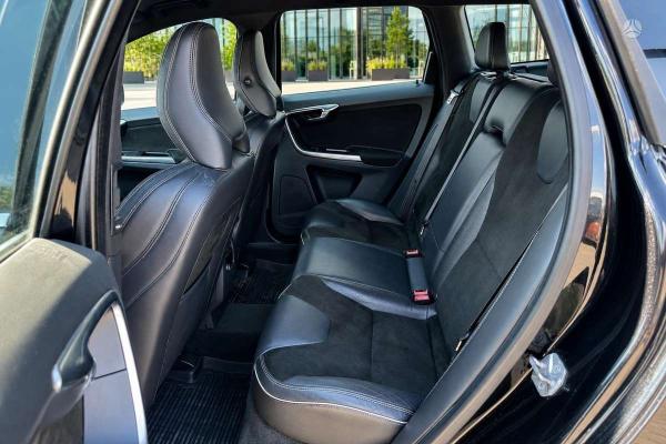 Black Volvo XC60 2014 in Vilnius, with an engine capacity of 2.00 L and mileage of 177 thousand km for 10350 €, photo 7 on AUTOMOTO.COM.LV